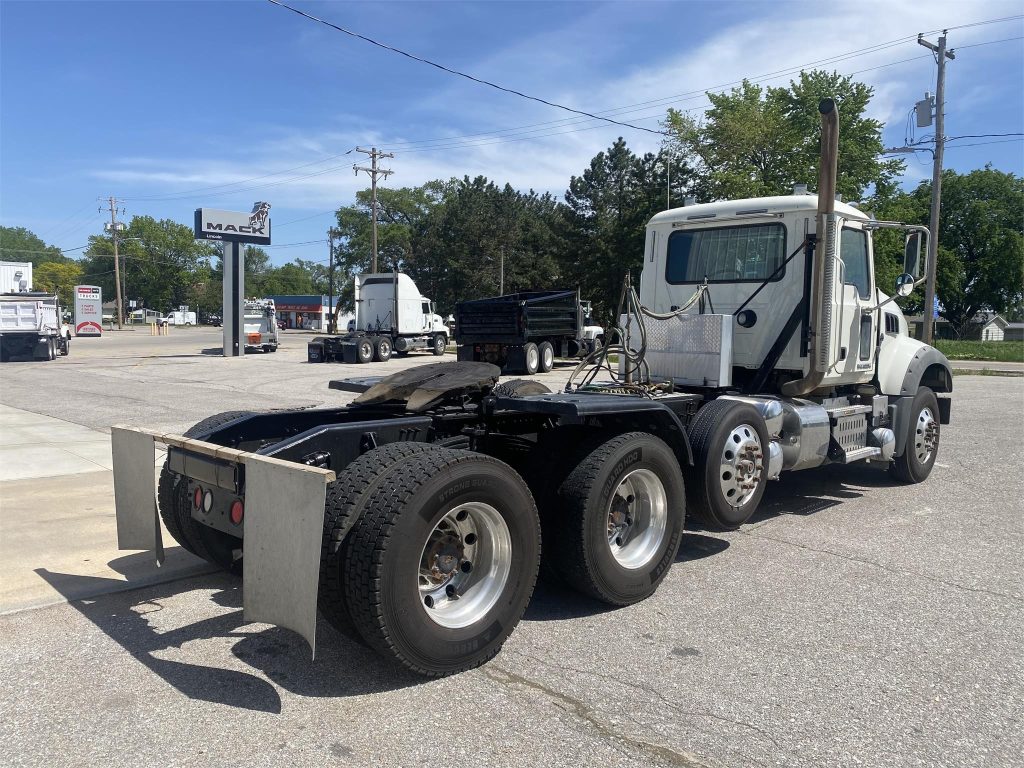 2017 MACK GRANITE GU713 C033804 - RDO Truck Centers