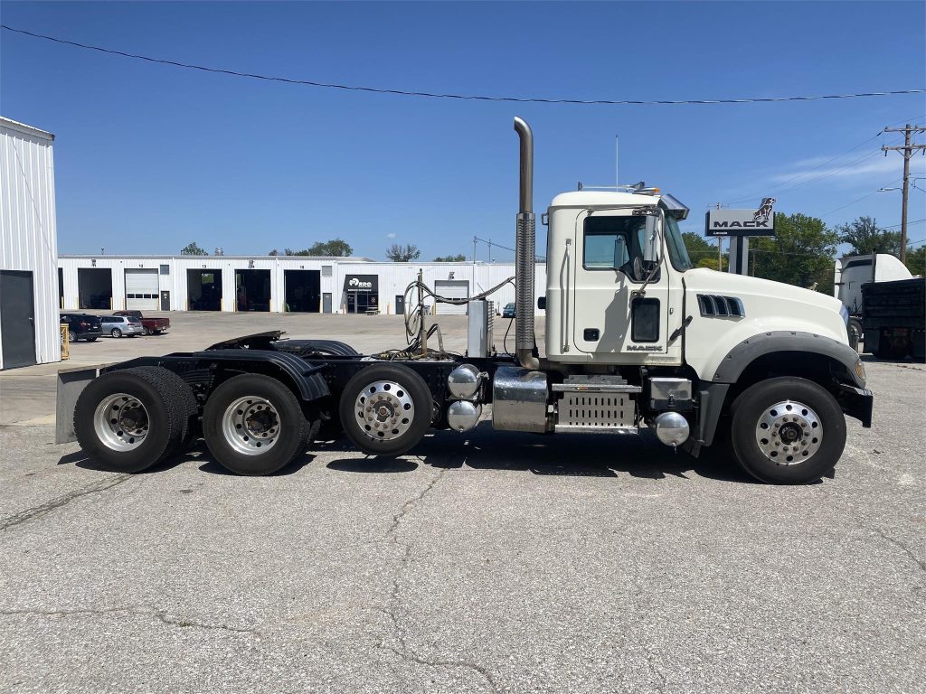 2017 MACK GRANITE GU713 C033804 - RDO Truck Centers