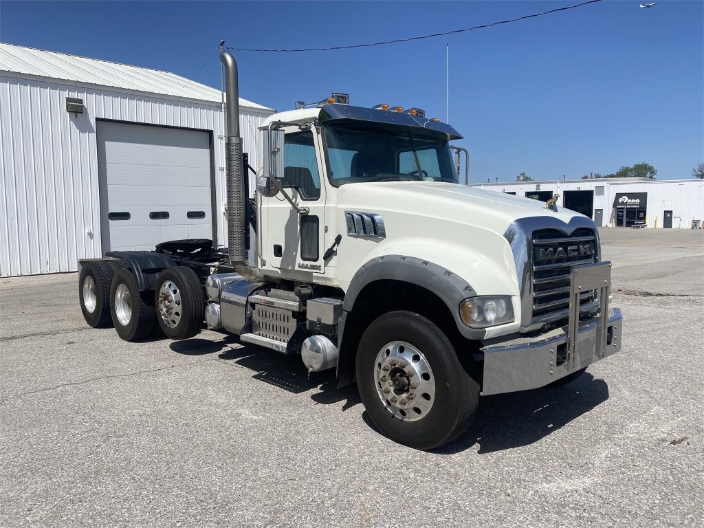 2017 MACK GRANITE GU713 C033804 - RDO Truck Centers