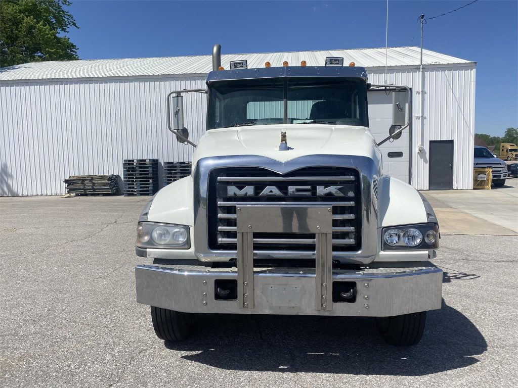 2017 MACK GRANITE GU713 C033804 - RDO Truck Centers