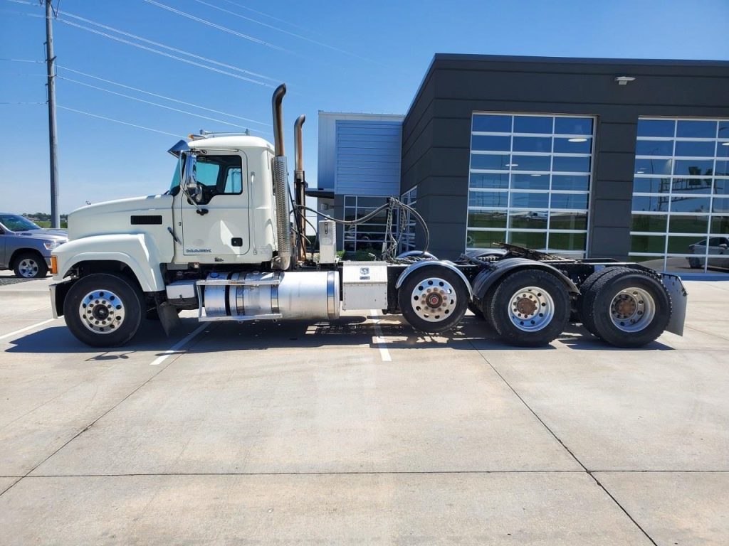 2016 MACK PINNACLE CHU613 C022356 - RDO Truck Centers