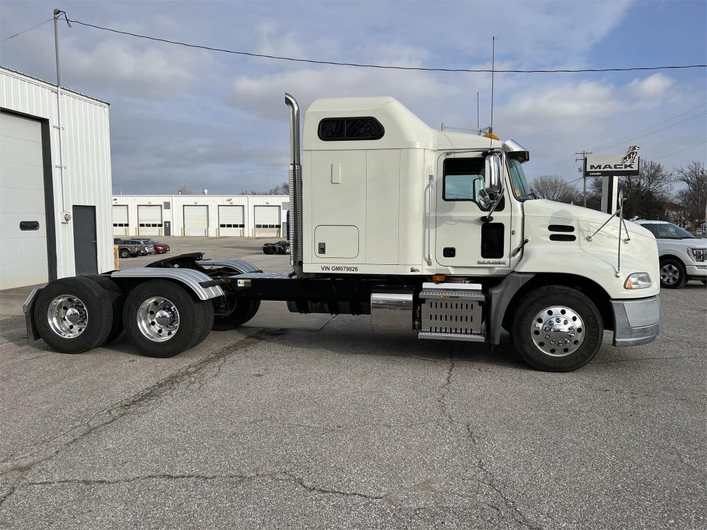 2016 MACK PINNACLE CXU613 U079826 - RDO Truck Centers
