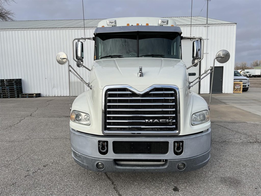 2016 MACK PINNACLE CXU613 U079826 - RDO Truck Centers