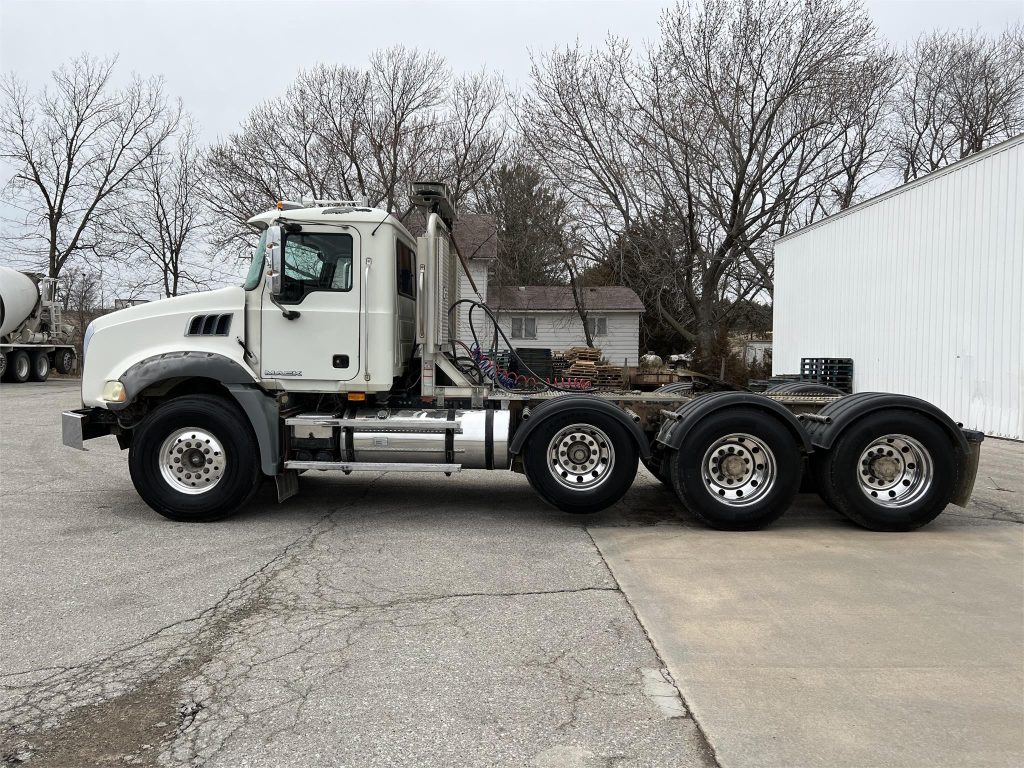 2009 MACK GRANITE GU813 C004674 - RDO Truck Centers