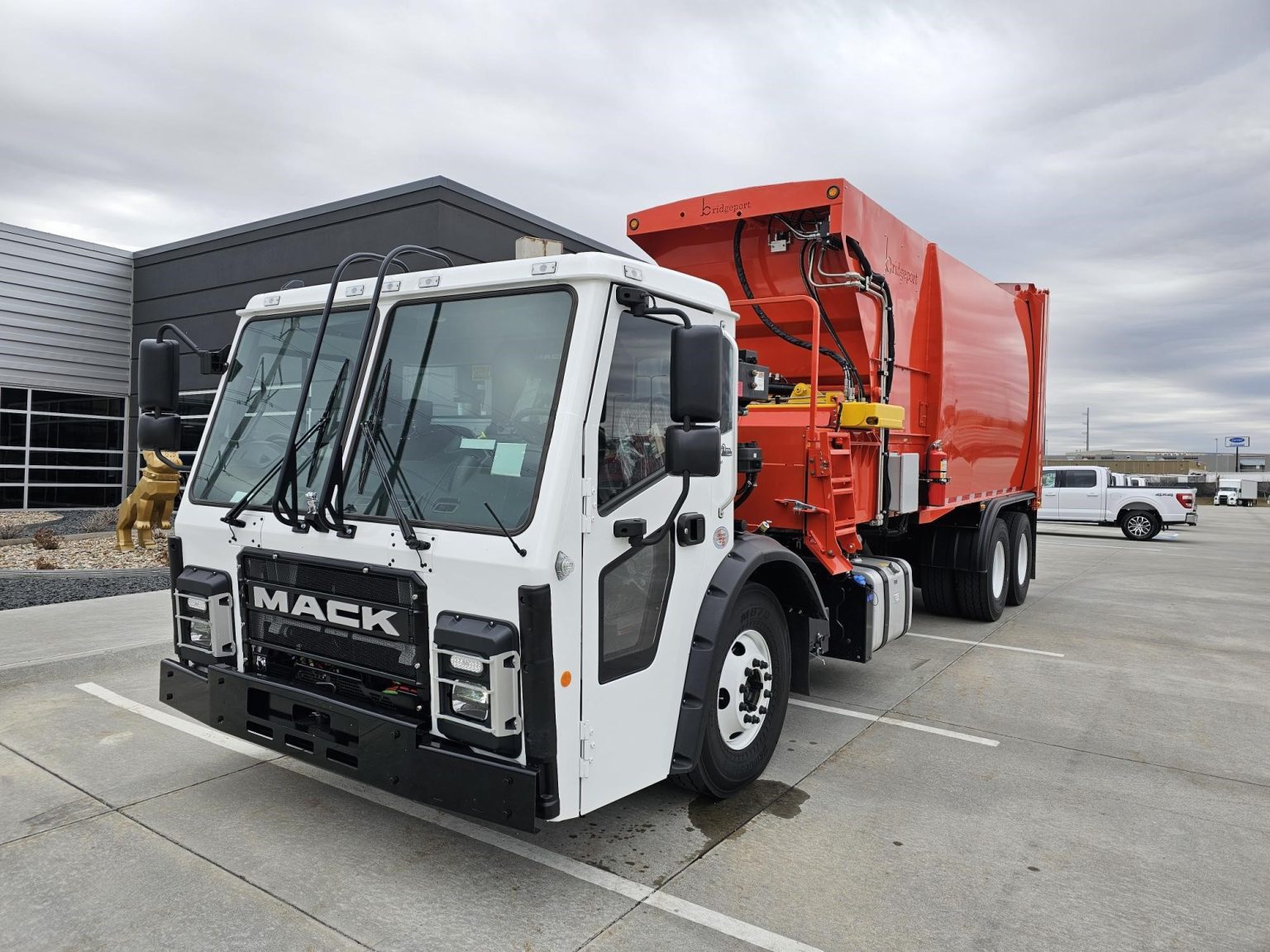 2024 MACK LR64R - RDO Truck Centers