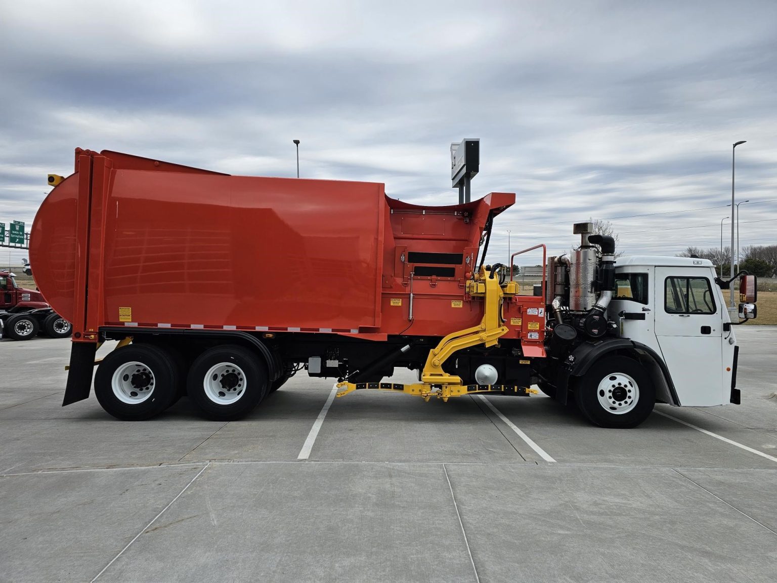 2024 MACK LR64R - RDO Truck Centers