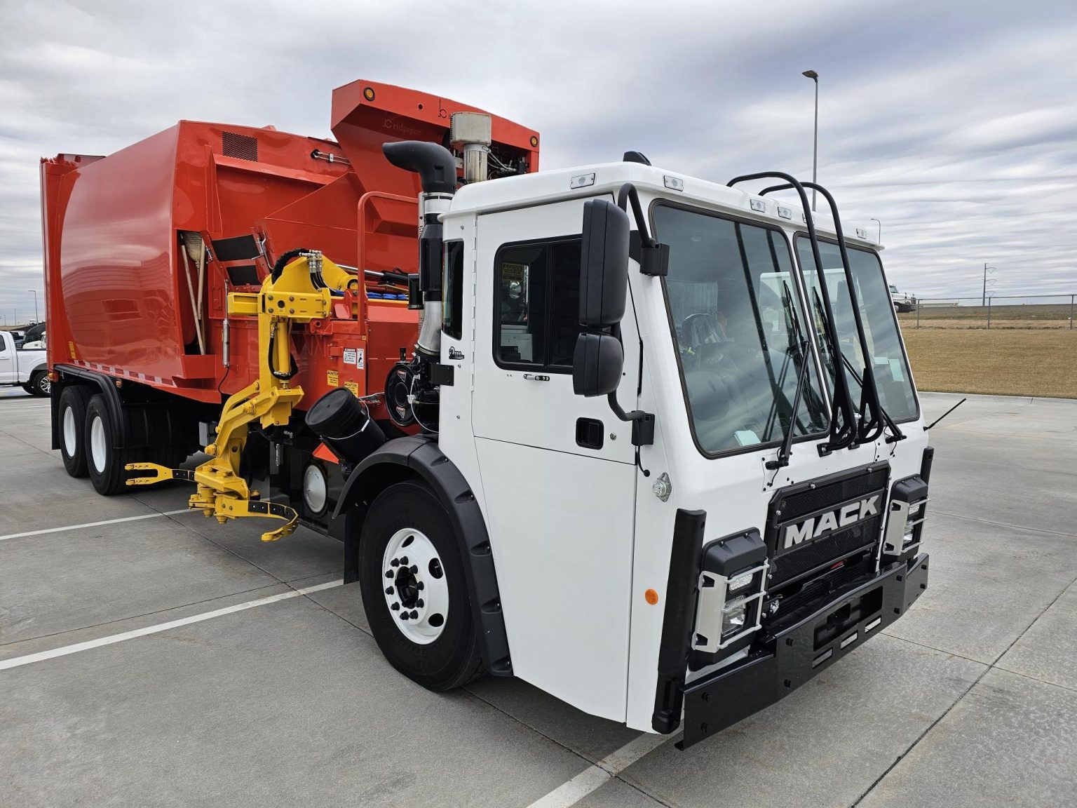 2024 MACK LR64R - RDO Truck Centers