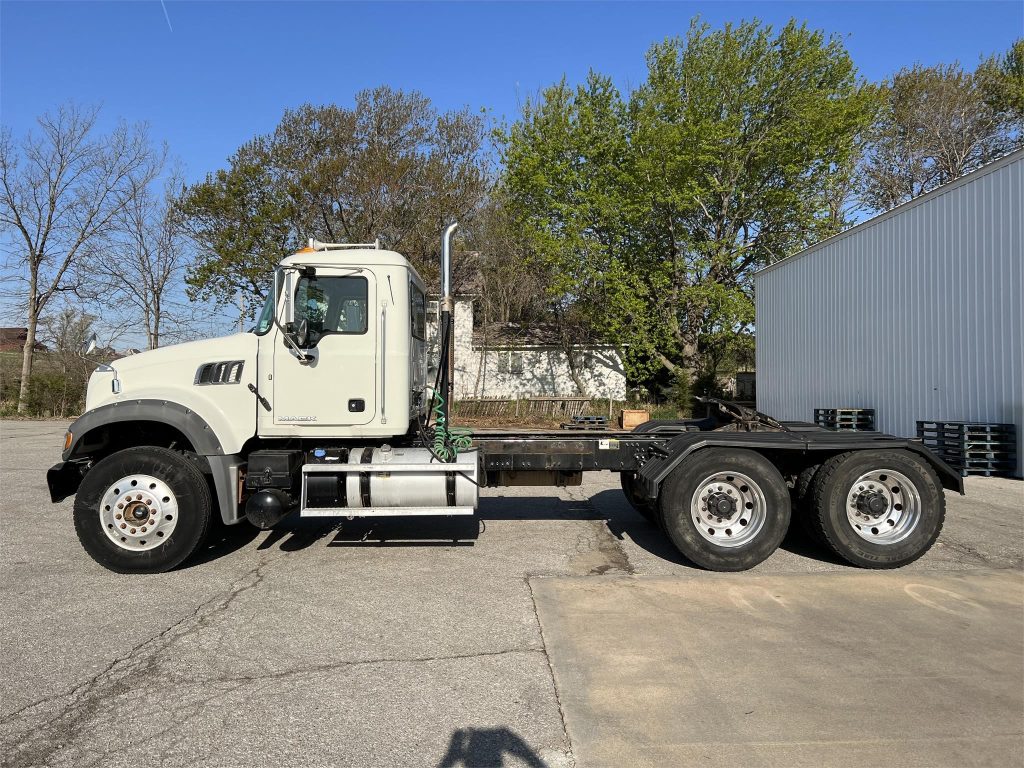 2016 MACK GRANITE GU713 - RDO Truck Centers