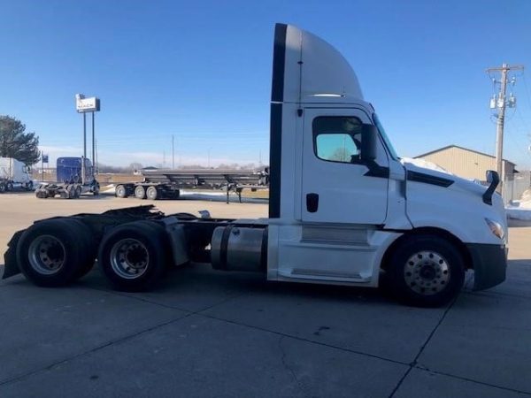 2018 FREIGHTLINER CASCADIA 126 - RDO Truck Centers