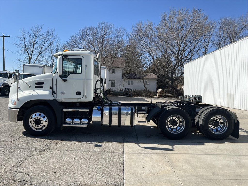 2018 MACK PINNACLE CXU613 - RDO Truck Centers