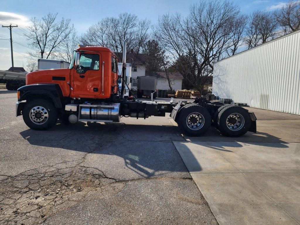 2013 MACK PINNACLE CHU613 - RDO Truck Centers