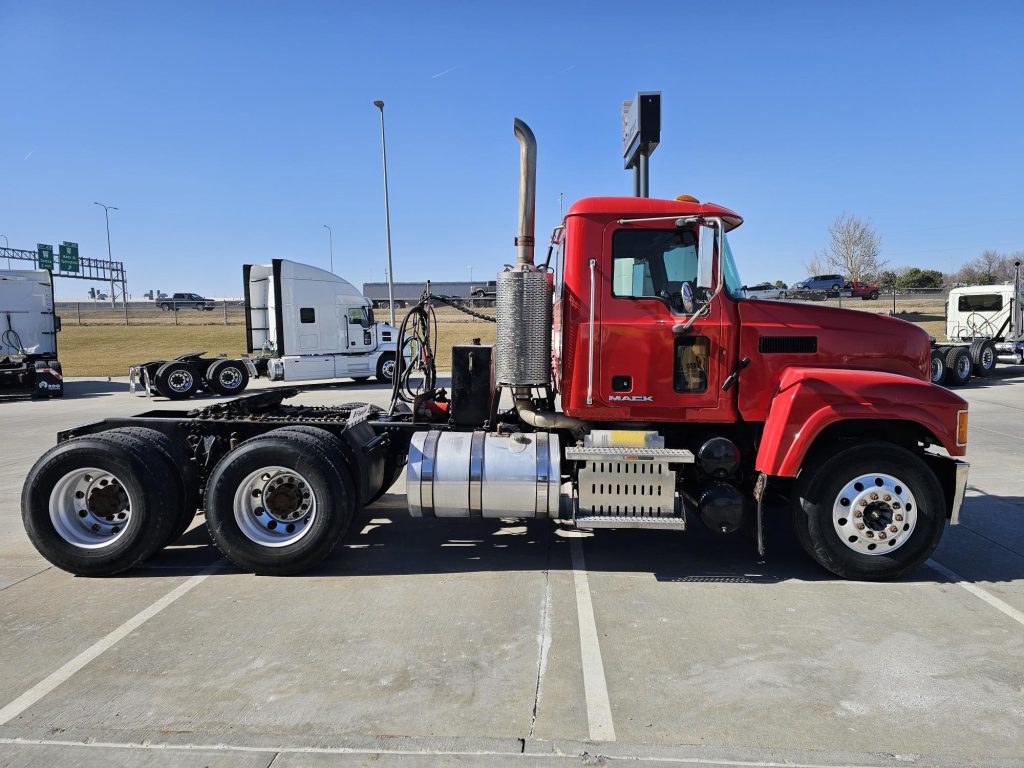 2013 MACK CH613 - RDO Truck Centers