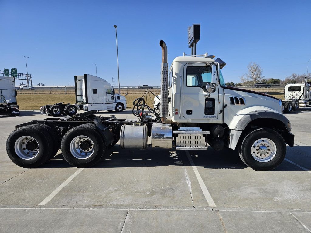 2011 MACK GRANITE GU713 - RDO Truck Centers