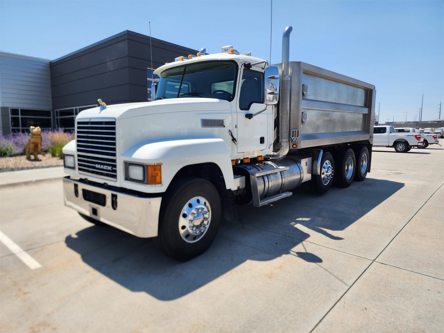 2017 MACK PINNACLE CHU613 - RDO Truck Centers