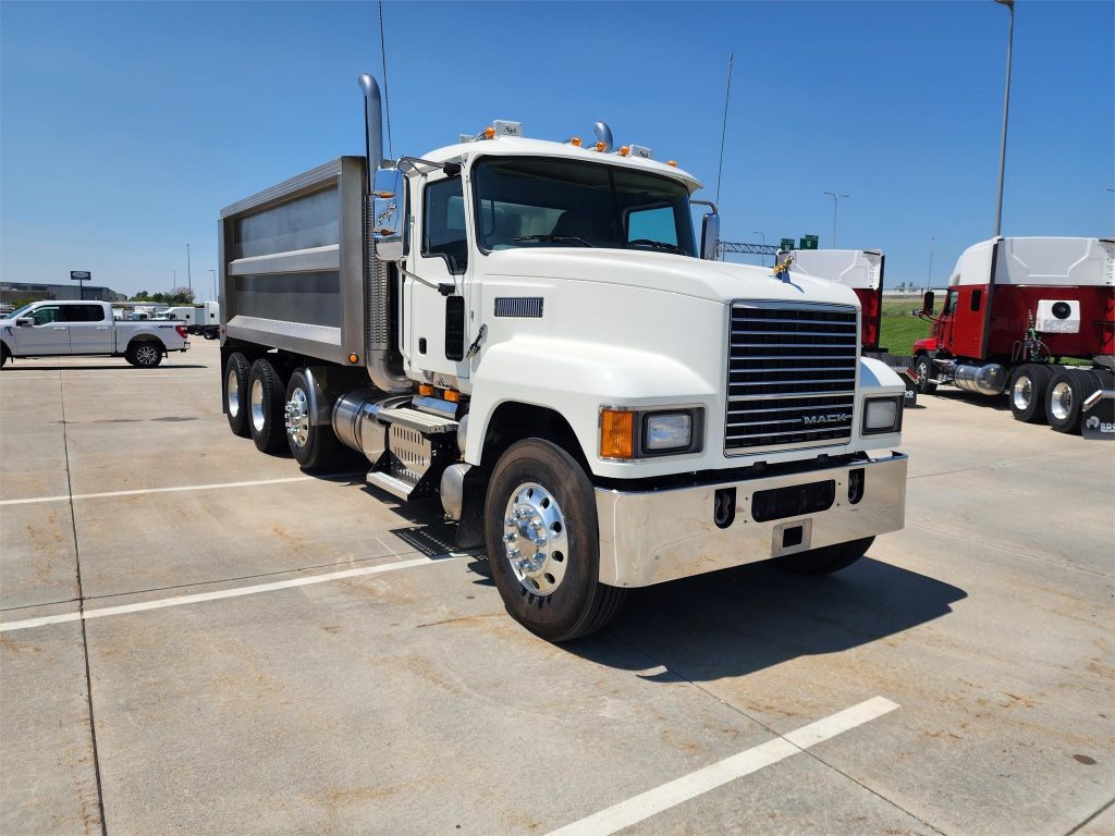 2017 MACK PINNACLE CHU613 - RDO Truck Centers