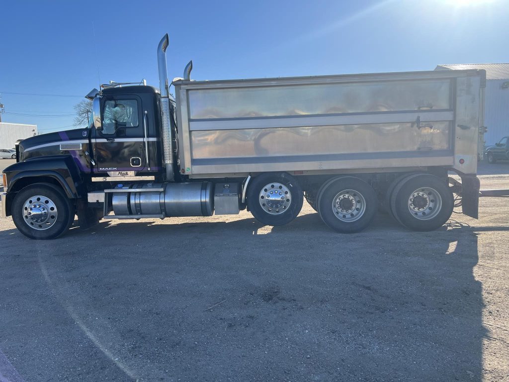 2011 MACK PINNACLE CHU613 - RDO Truck Centers