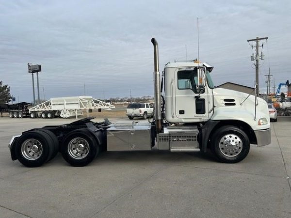 2018 MACK PINNACLE CXU613 - RDO Truck Centers