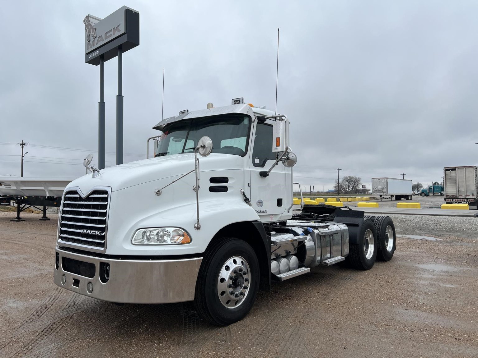 2017 MACK PINNACLE CXU613 - RDO Truck Centers