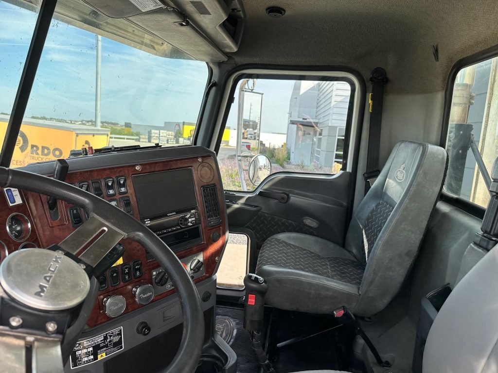 2016 MACK PINNACLE CHU613 - RDO Truck Centers
